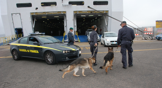 Porto Torres, maxi sequestro al porto: 6 chili di cocaina nell'auto ...
